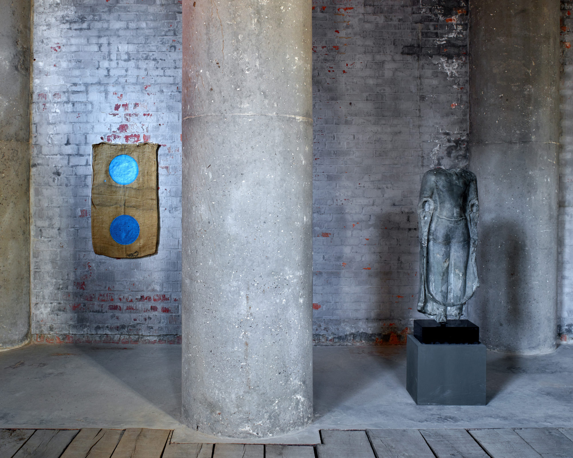 Bosco Sodi, Spheres and Sack paintings — Axel Vervoordt